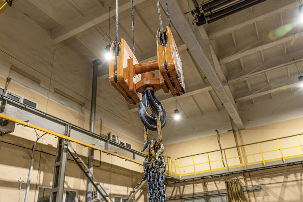 Overhead crane in the workshop for lifting and moving parts. | Learn 2 Lift